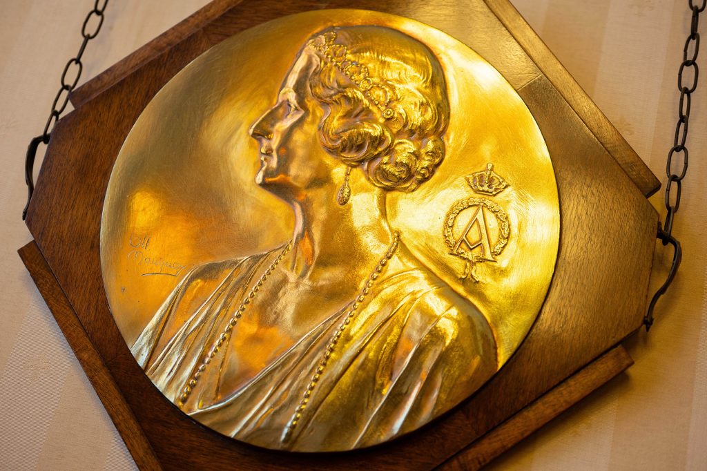 Contact - Club Prince Albert - Club privé militaire et personnel de la ...