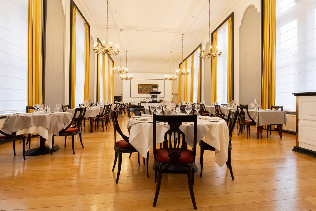 Réservez votre table au restaurant du Club Prince Albert