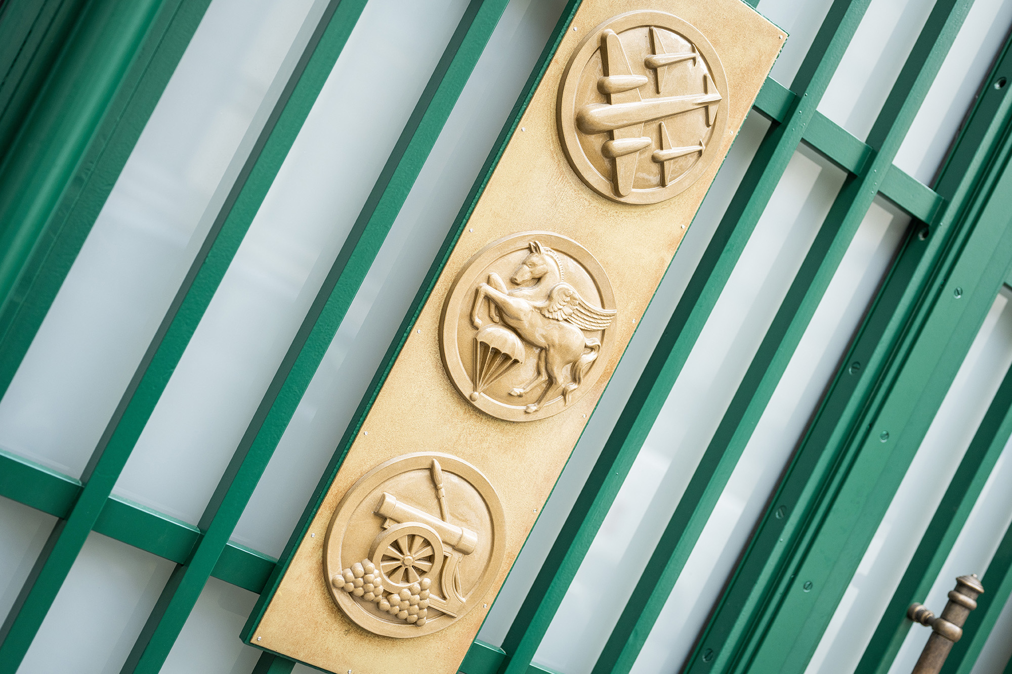 Contact - Club Prince Albert - Club privé militaire et personnel de la ...